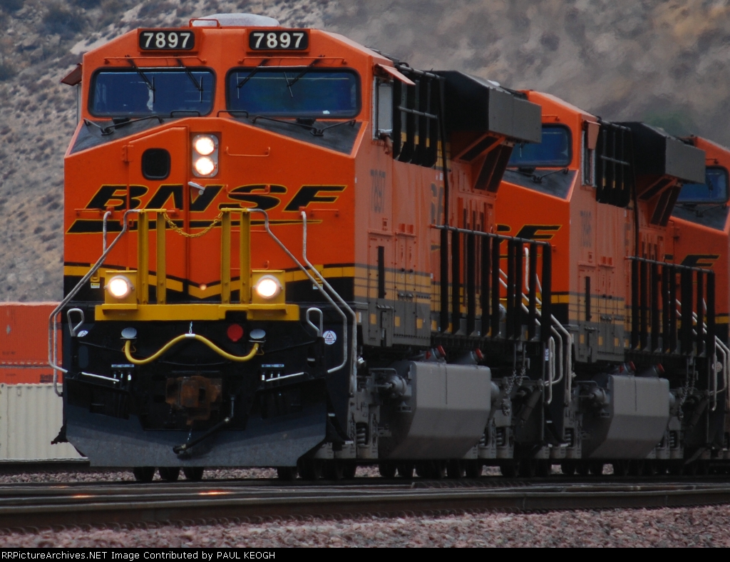 Up close and almost inside the Engineers seat as BNSF 7897 and her sister BNSF 7896 decend into ...